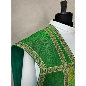Roman Style Fiddleback Chasuble With a Maniple, Burse and Chalice Veil ...