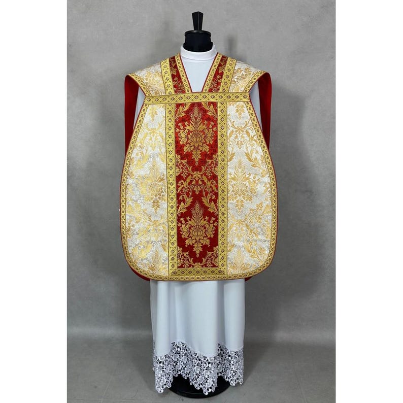 Roman Style Fiddleback Chasuble With a Maniple, Burse and Chalice Veil ...