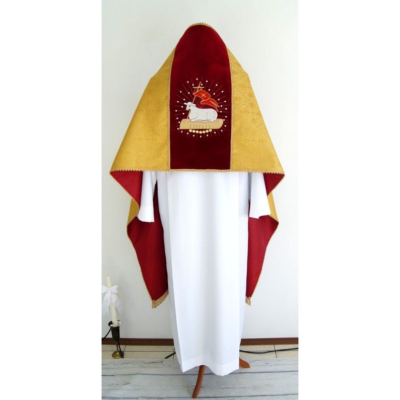 Humeral Veil Lamb of God , Vestments for Priest, Liturgical Chasuble ...