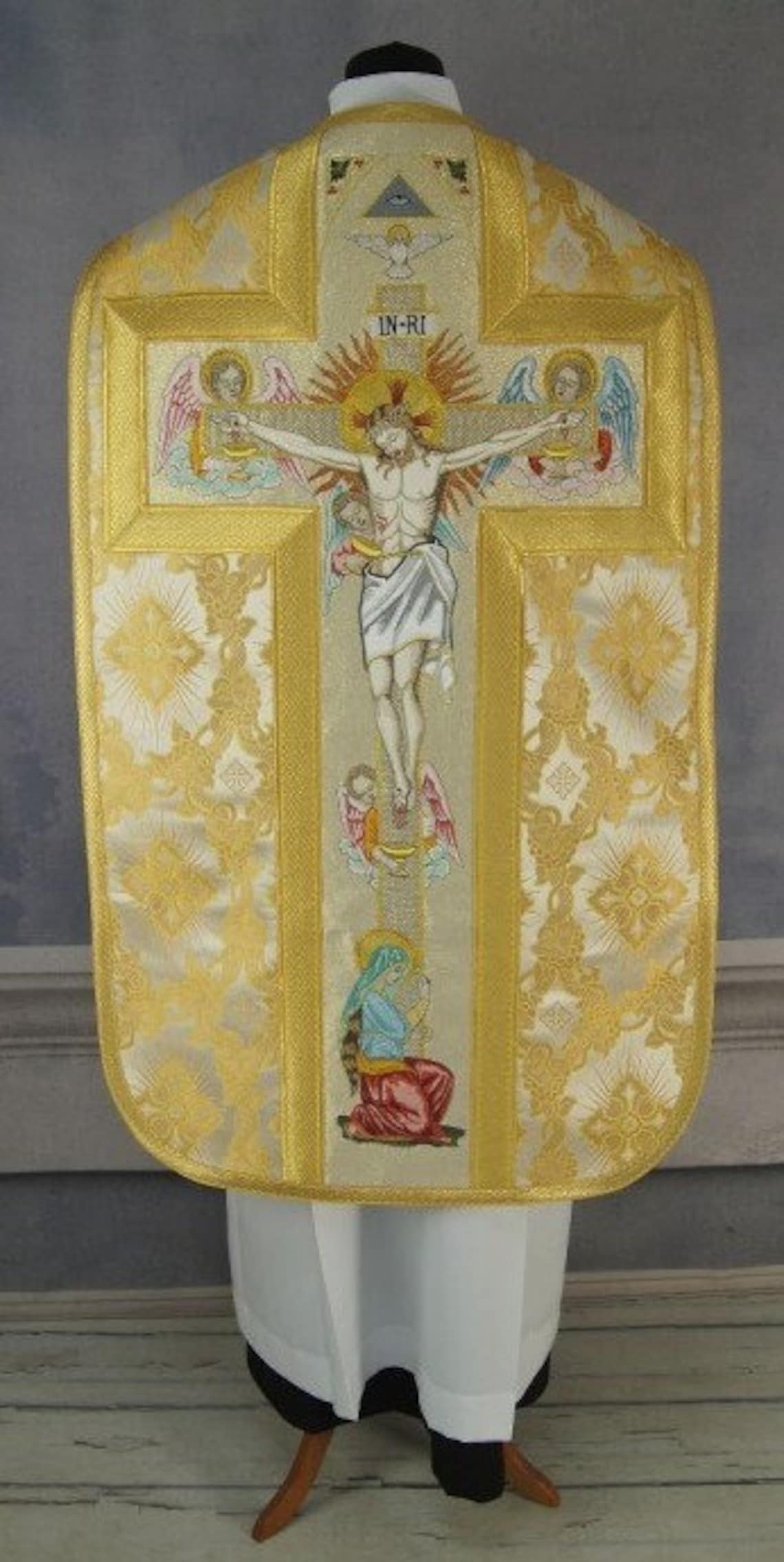 Roman Style Fiddleback Chasuble With a Maniple Burse and - Etsy