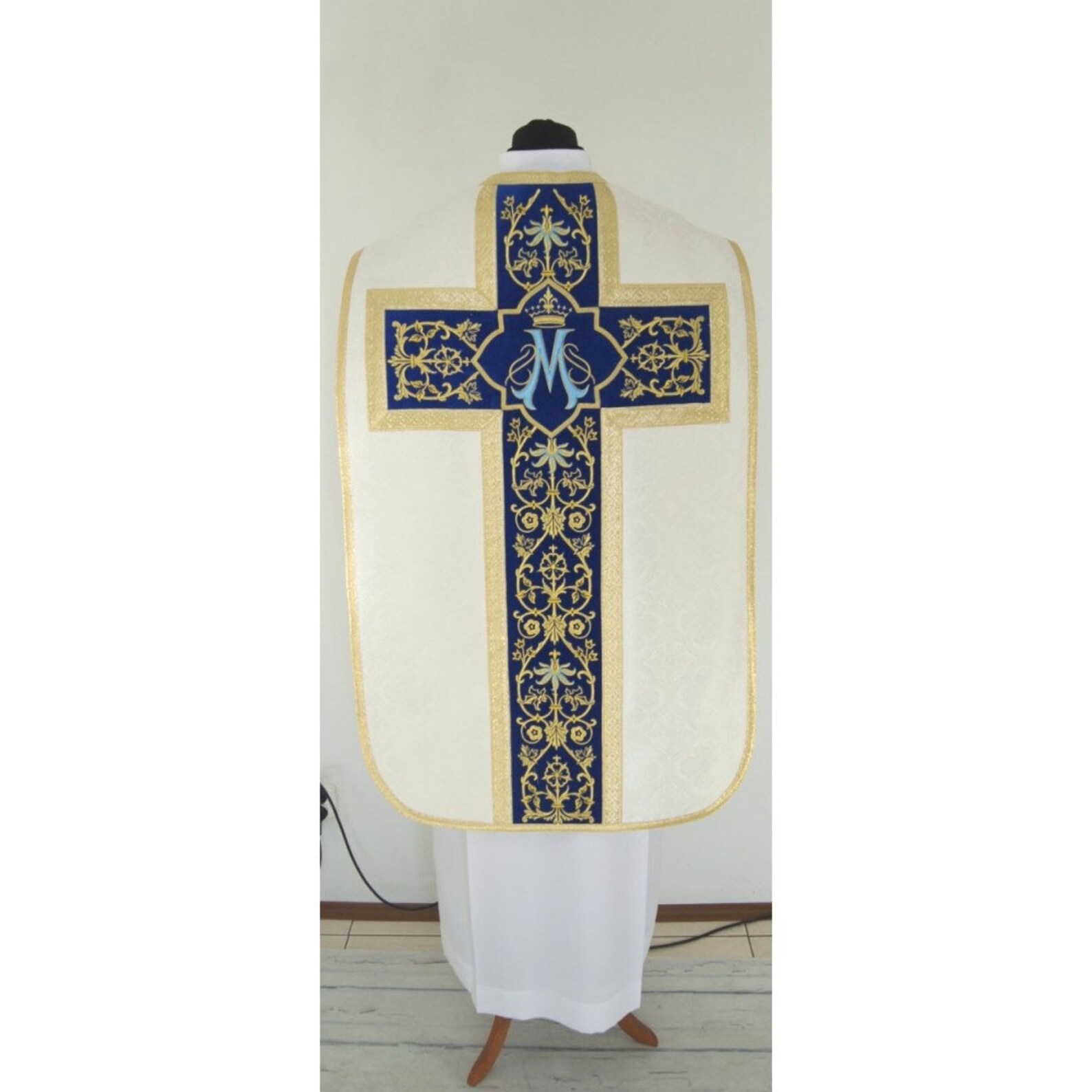 Vestment Marian - Traditional Roman Style Chasuble With a Maniple ...