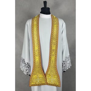 Roman Style Fiddleback Chasuble With a Maniple, Burse and Chalice Veil ...