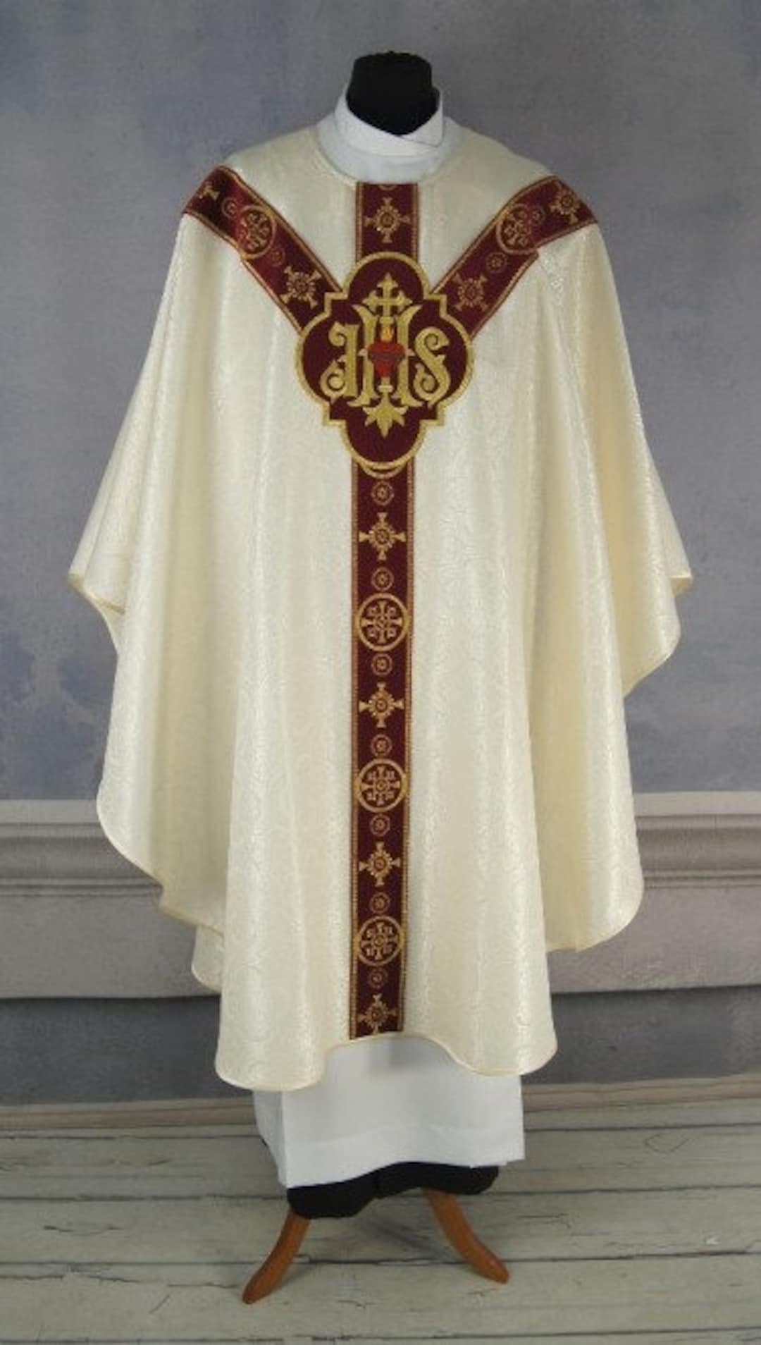 Semi gothic Chasuble Gold Chasuble Vestments For Priest Catholic semi-gothic-chasuble-gold-chasuble-vestments-for-priest-catholic