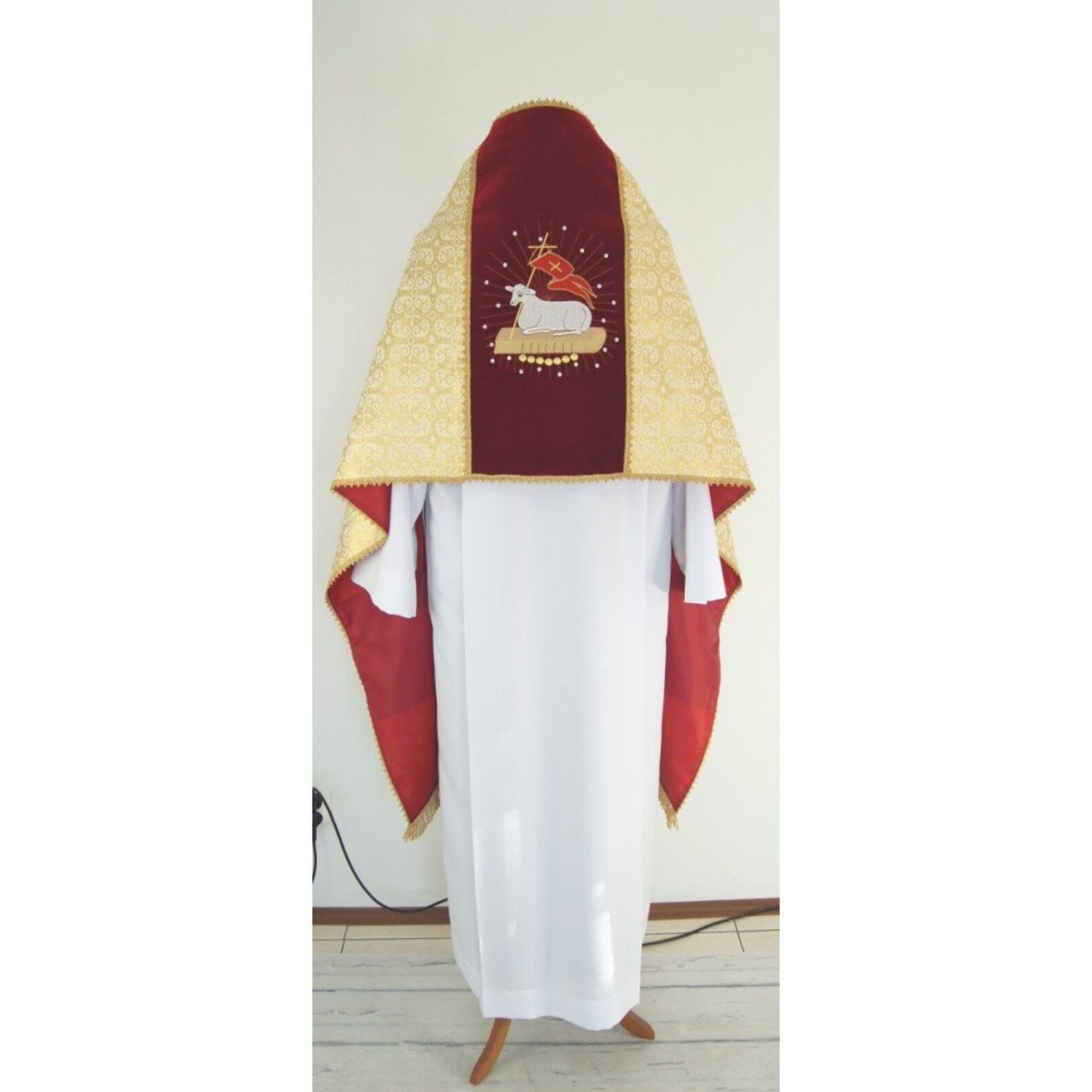 Humeral Veil Lamb of God , Vestments for Priest, Liturgical Chasuble ...