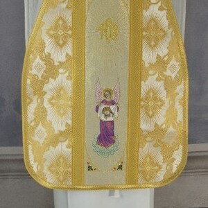 Roman Style Fiddleback Chasuble With a Maniple, Burse and Chalice Veil ...