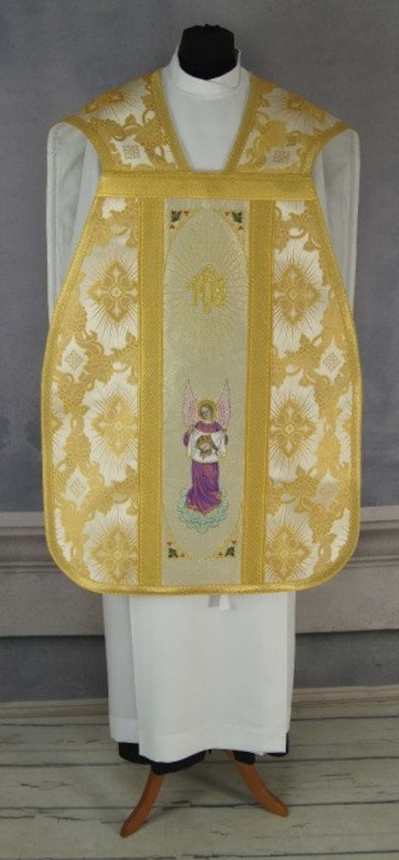 Roman Style Fiddleback Chasuble With a Maniple Burse and - Etsy