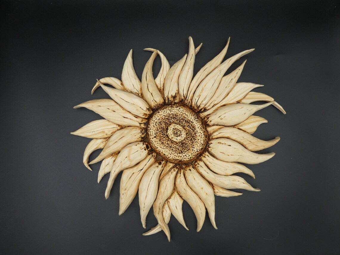 Tutorial and Technical Diagram to Create a Sunflower Flower in Intarsia ...