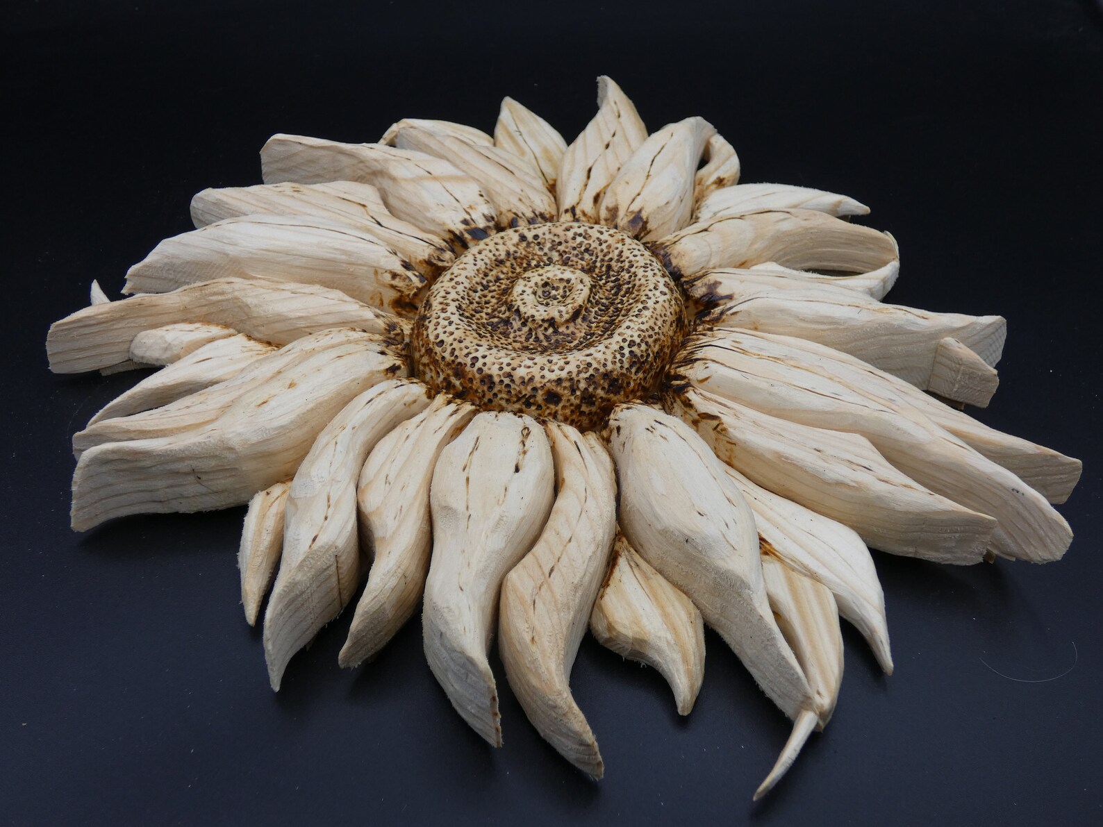 Tutorial and Technical Diagram to Create a Sunflower Flower in Intarsia ...