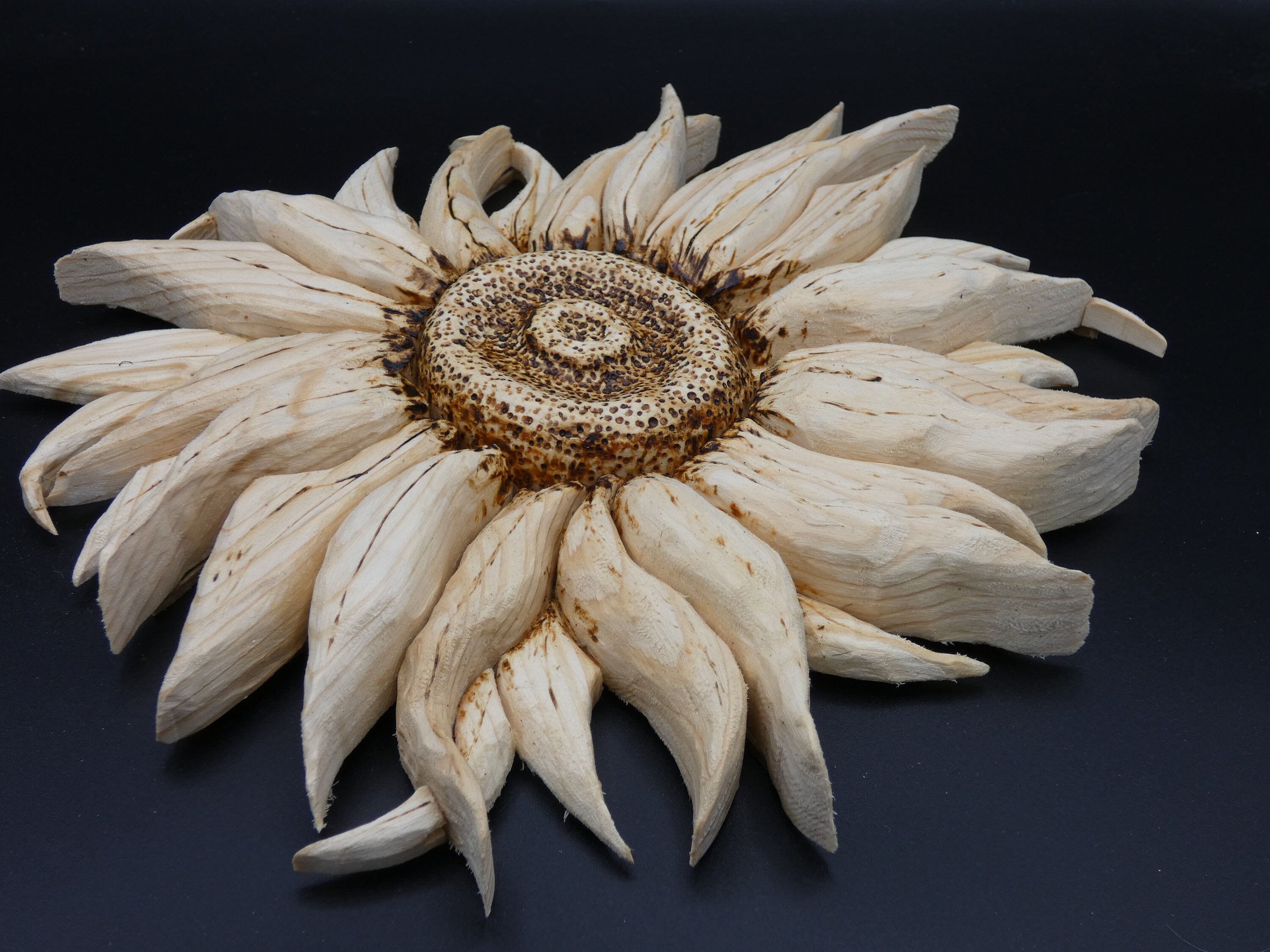 Tutorial and Technical Diagram to Create a Sunflower Flower in Intarsia ...