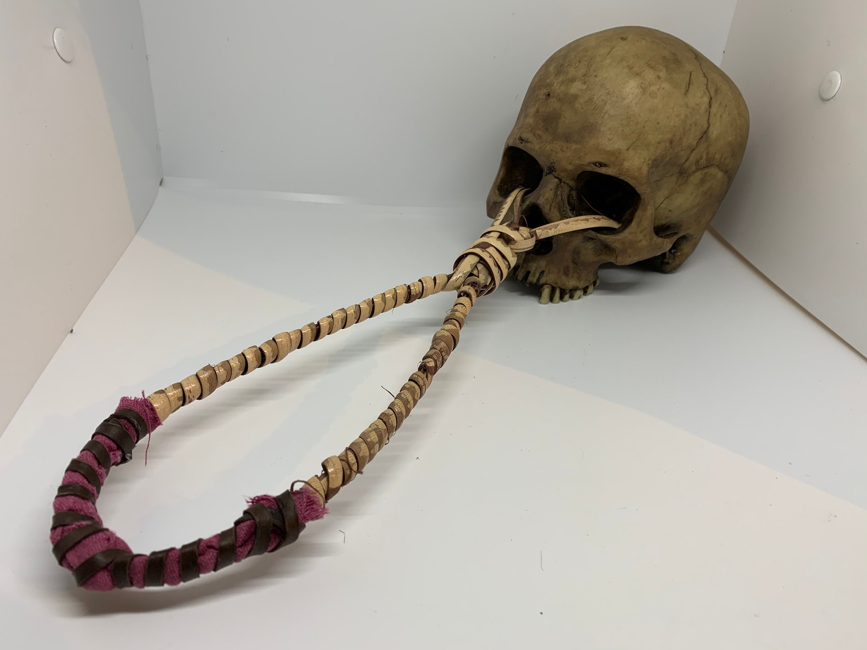 Borneo Headhunter Trophy Skull replica with carrying handle Borneo Headhunter Trophy Skull replica with carrying handle