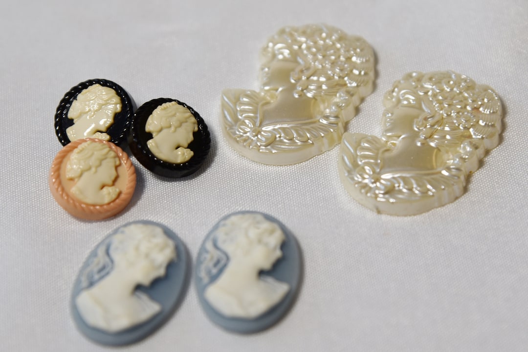 Buttons Lot of 7 Cameo Plastic Vintage Cameo Buttons & Button Faces F7 ...