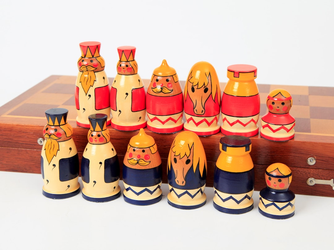 Vintage Hand Painted Soviet Chess Set W/ Folding Chess Board, KH 9cm/3 ...