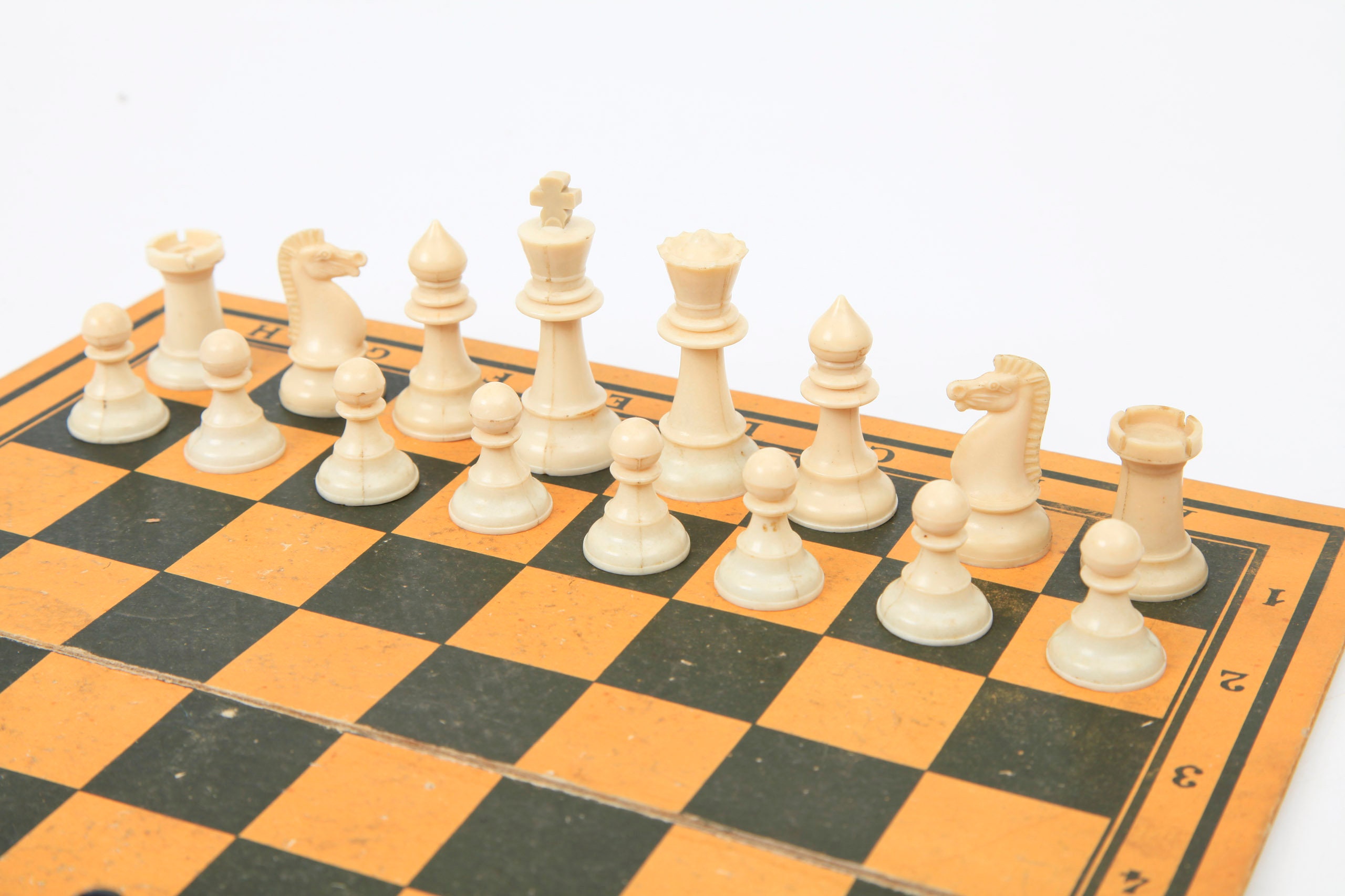 1960's Vintage Bakelite Chess Set From East. Europe, KH 6,5cm., Old ...