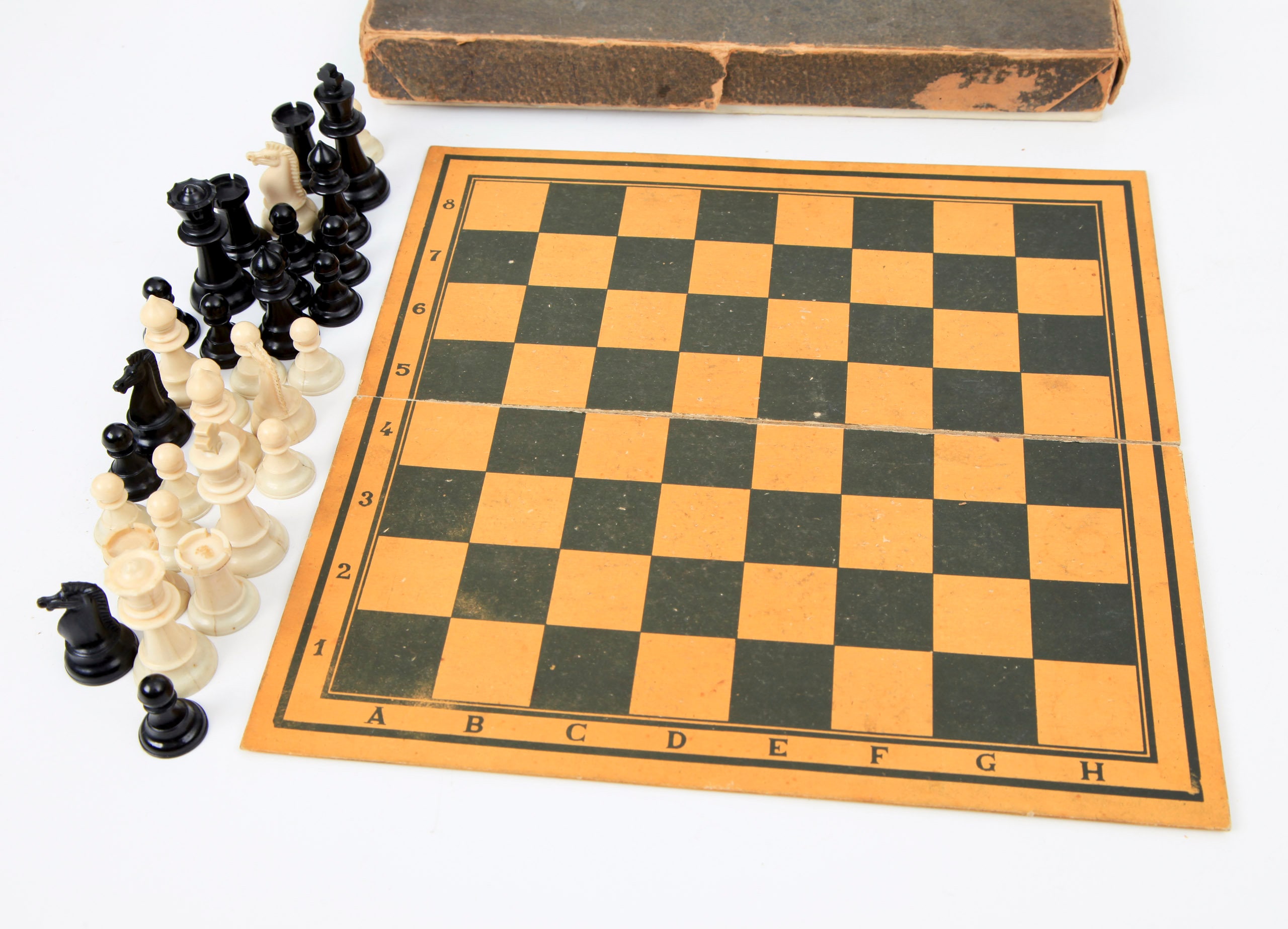 1960's Vintage Bakelite Chess Set From East. Europe, KH 6,5cm., Old ...