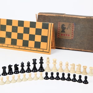 1960's Vintage Bakelite Chess Set From East. Europe, KH 6,5cm., Old ...
