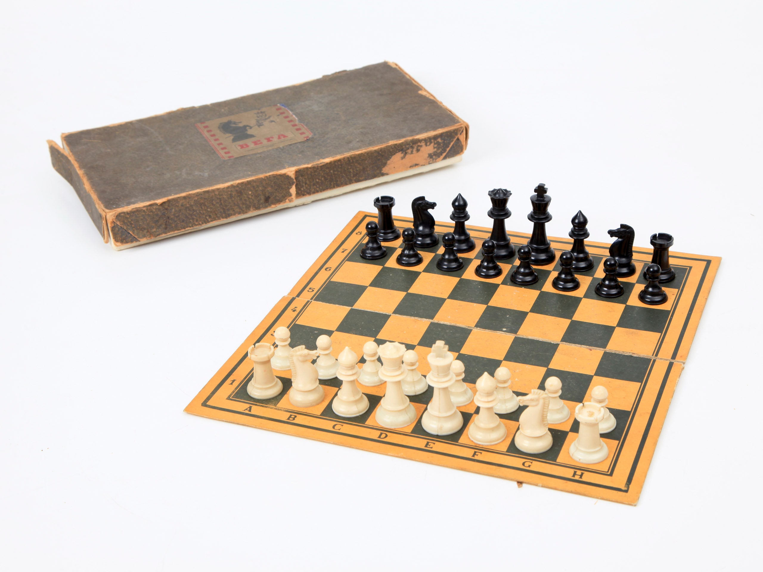 1960's Vintage Bakelite Chess Set From East. Europe, KH 6,5cm., Old ...