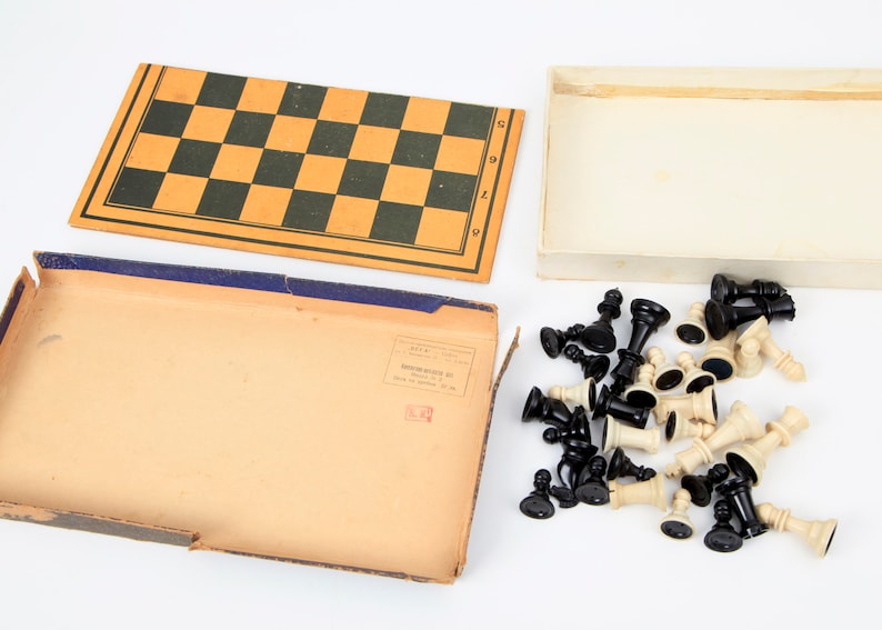 1960's Vintage Bakelite Chess Set From East. Europe, KH 6,5cm., Old ...