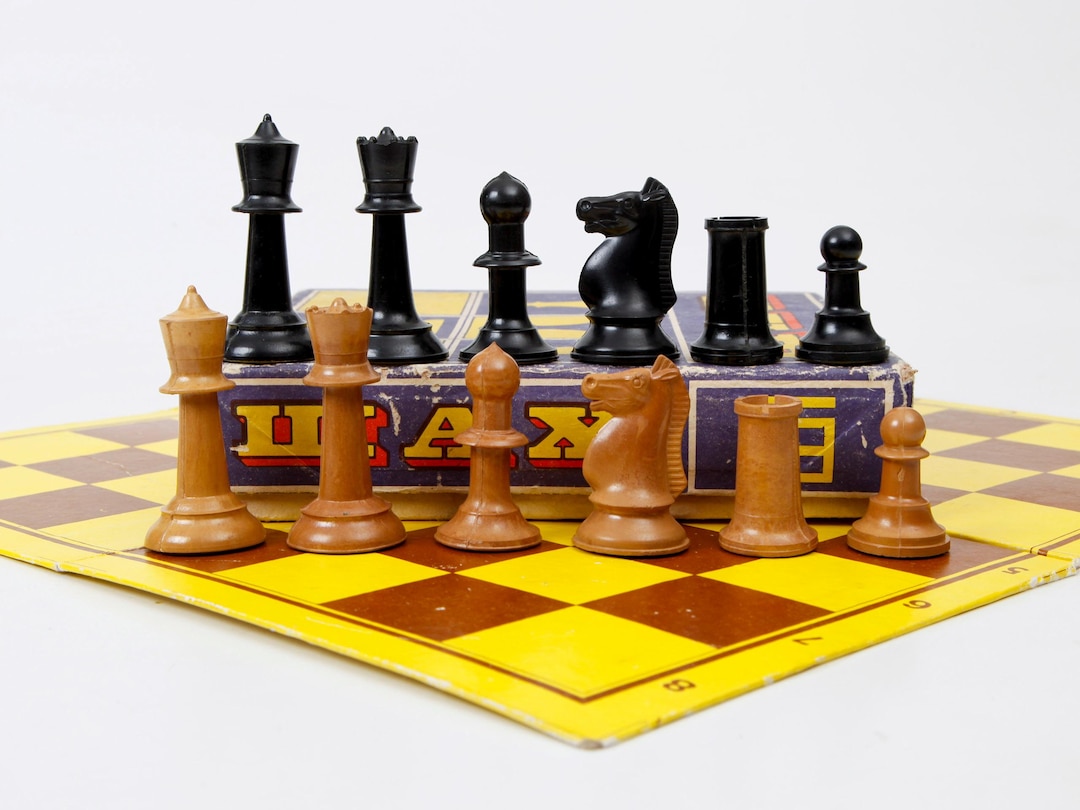 Vintage 1980s Bakelite Tournament Chess Set With Folding Board - Etsy