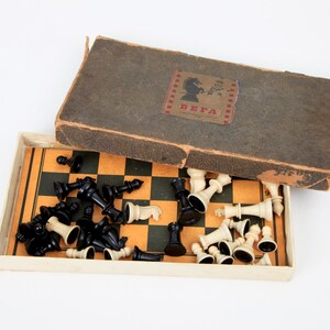 1960's Vintage Bakelite Chess Set From East. Europe, KH 6,5cm., Old ...