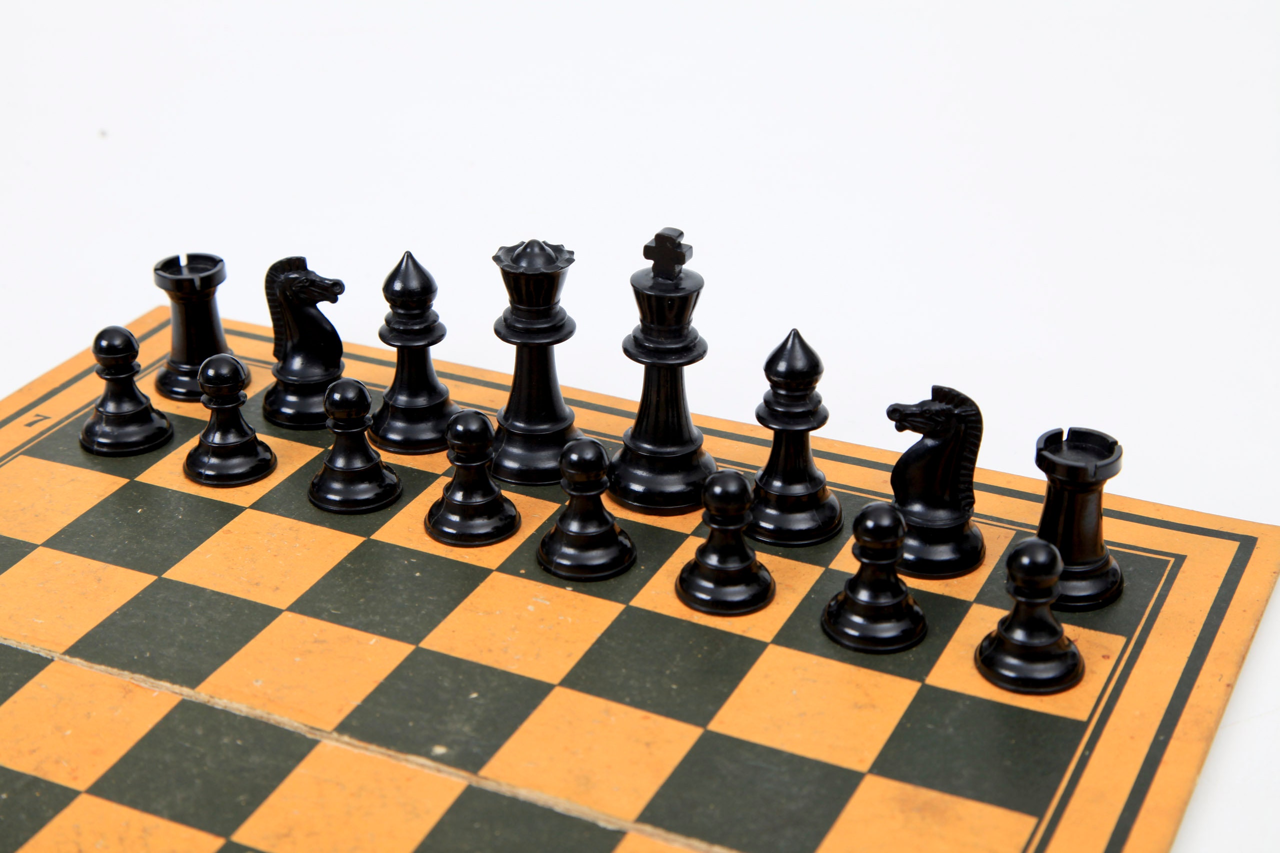 1960's Vintage Bakelite Chess Set From East. Europe, KH 6,5cm., Old ...