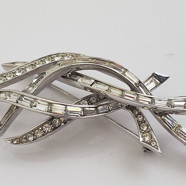 Boucher Brooch - Etsy