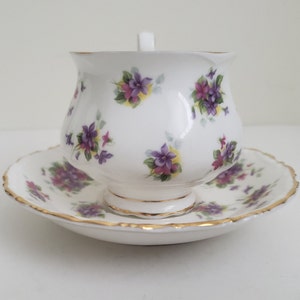 Vintage Royal Albert Teacup and Saucer Set in Violetta Pattern, 1970s ...