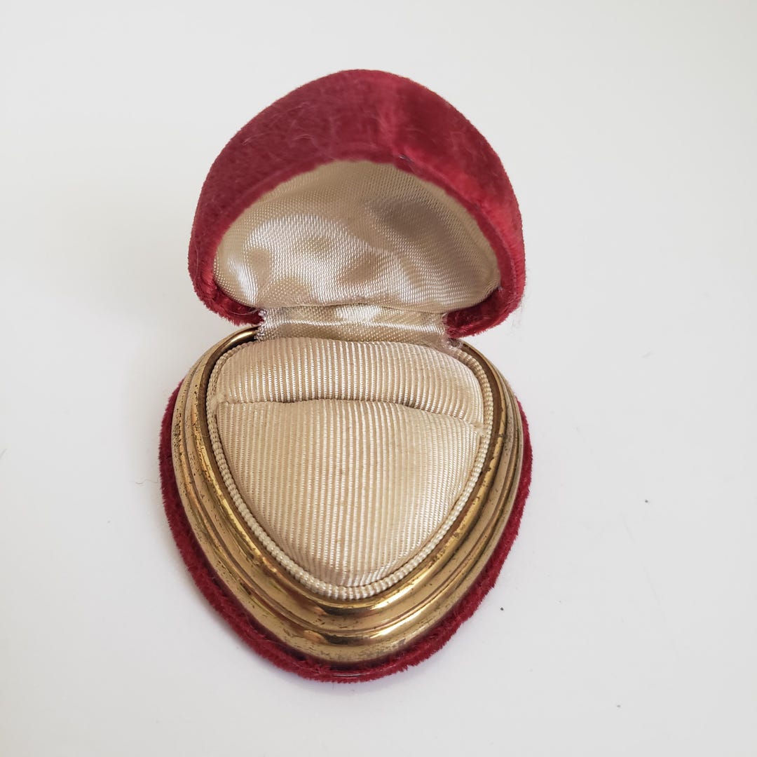 Vintage Red Velvet Heart Shaped Engagement Ring Presentation Box ...