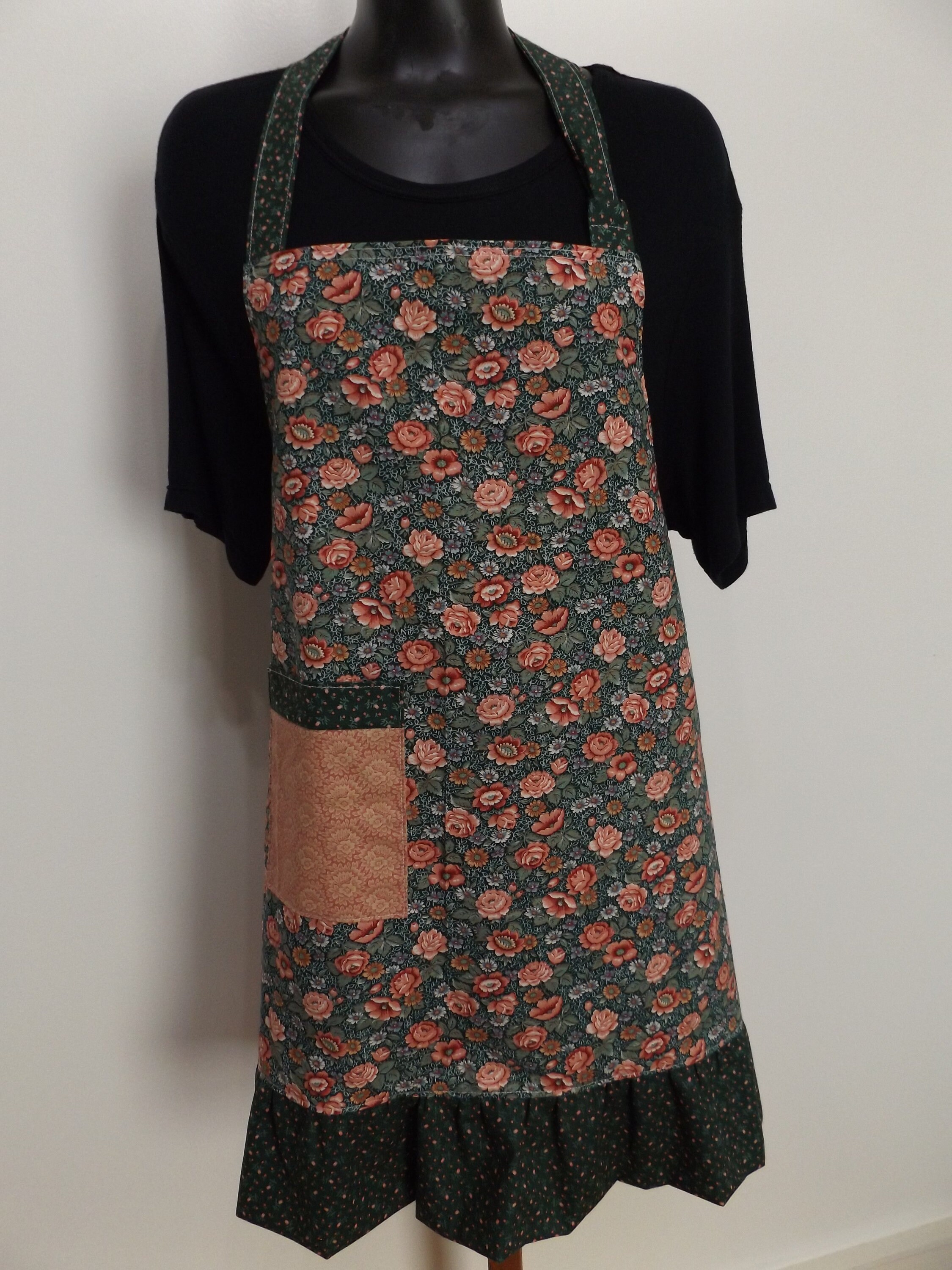 Reversible Farmhouse Apron Quilt and Floral Designs W Ruffle, 2-in-1 ...