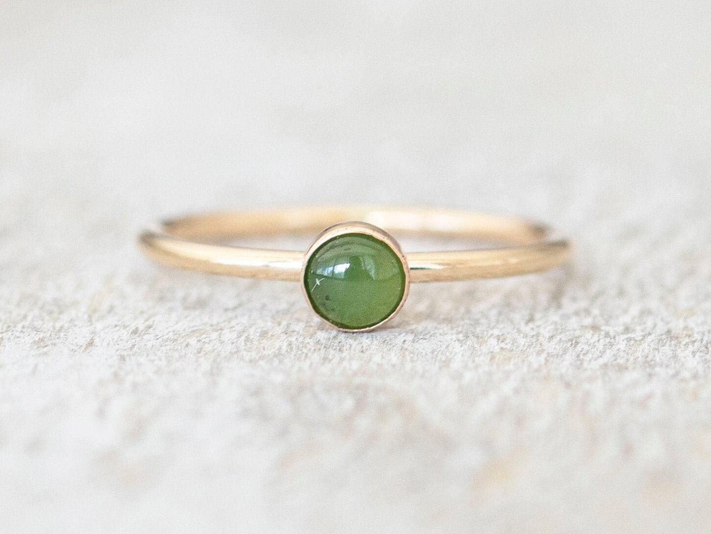 Anillo de jade de oro fino de 4 mm anillo relleno de oro - Etsy España