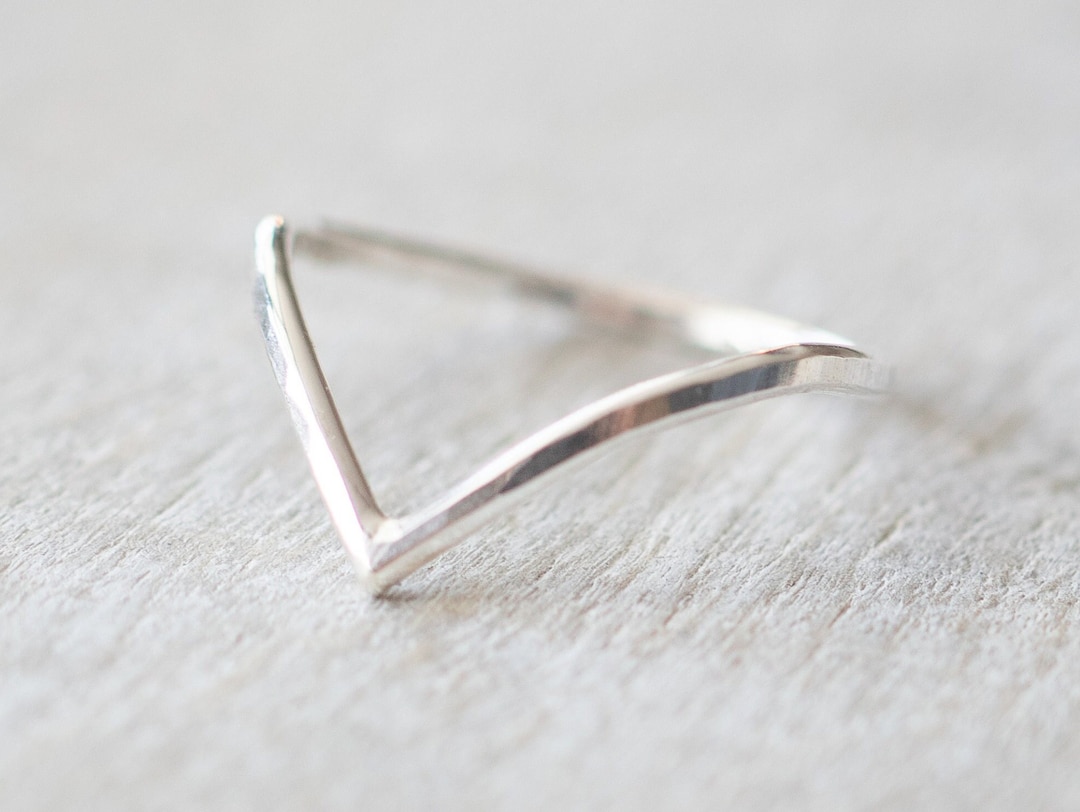 Silver Hammered Chevron Ring, Dainty Sterling Silver V Ring, Curved ...