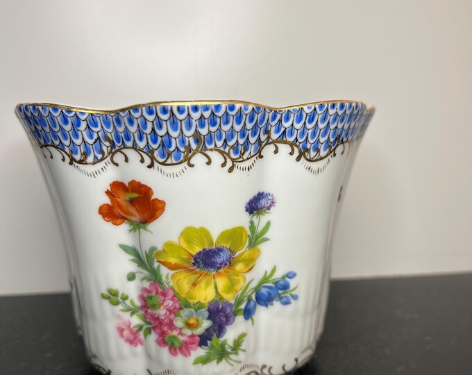 Vintage Cache Pot in White, Blue, and Flowers - Etsy