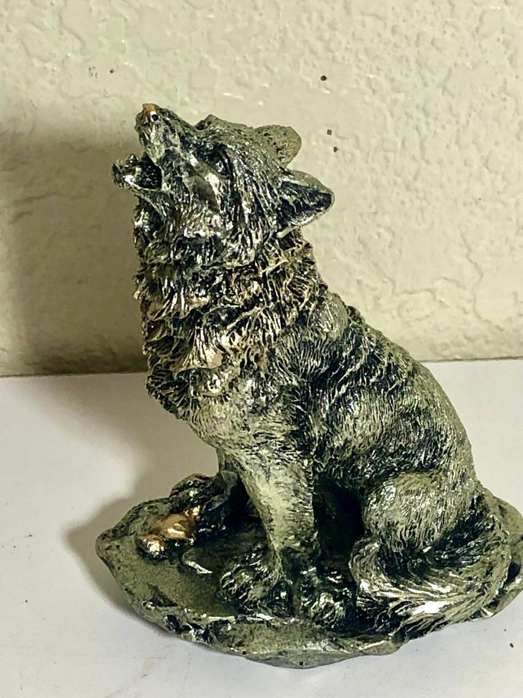 Beautiful Howling Wolf Sitting Position Statue - Etsy