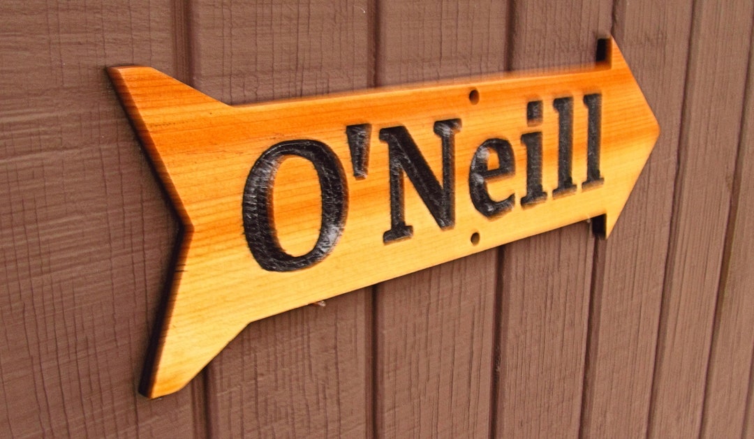 Cedar Wood Directional Sign in the Shape of an Arrow With 2 Mounting ...