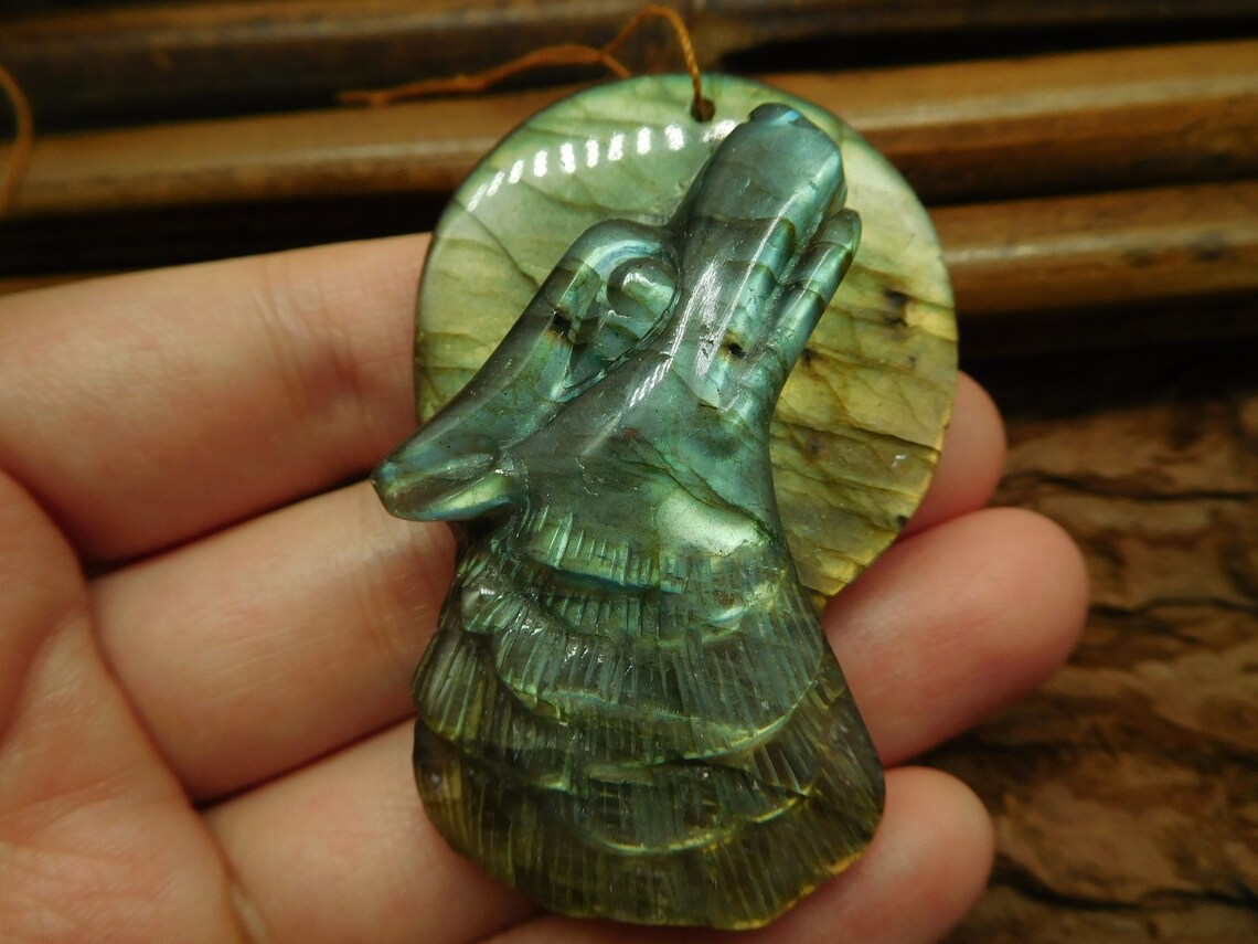 Carving Labradorite Wolf. Moon and the Wolf. Green Spiritual | Etsy
