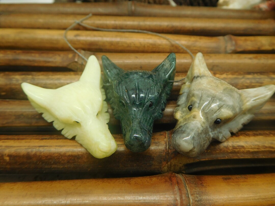 Crystal Wolf. Animal Jewellery. Wolf Carving. Carve Wolf Head. Gemstone ...