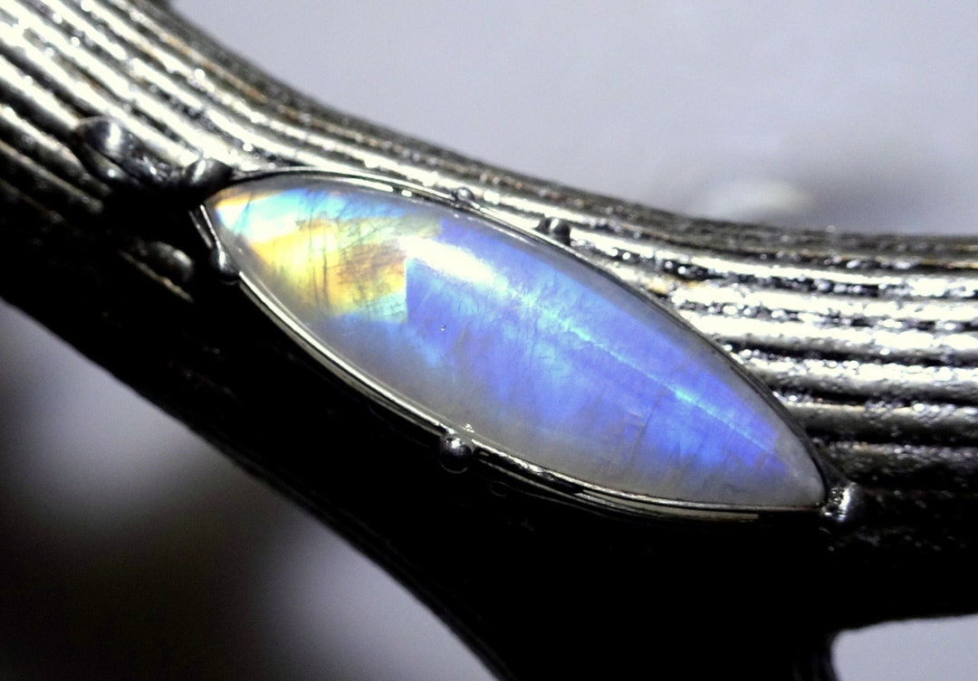 PURE MYSTICISM Dreamlike Moonstone Pendant Navette Shape Indian ...