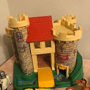 Vintage 1974 Fisher Price Little People Play Family Castle #993 ...