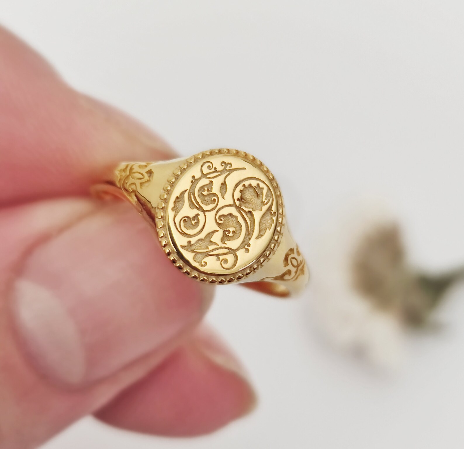 18K 14K 9K Flower Signet Ring, Floral Wreath Signet Ring, Solid Gold ...