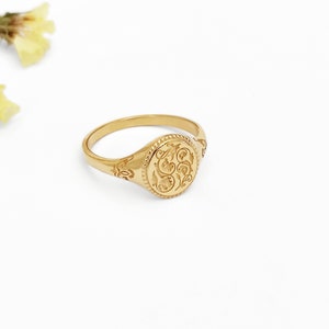 18K 14K 9K Flower Signet Ring, Floral Wreath Signet Ring, Solid Gold ...