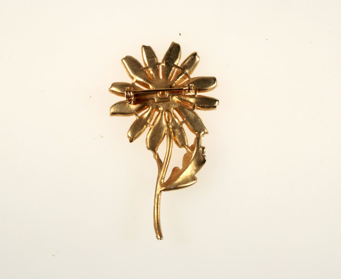 Vintage Daisy Brooch/ Pin | Etsy