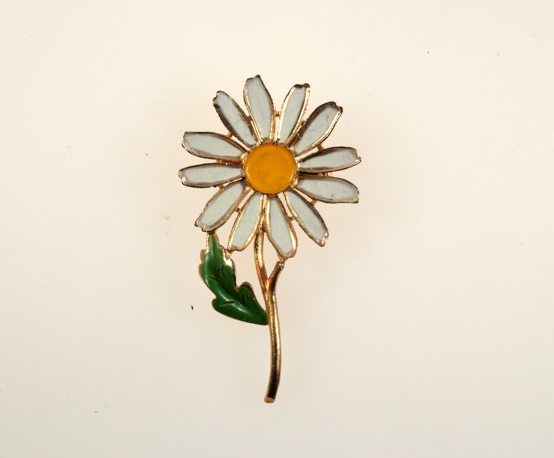 Vintage Daisy Brooch/ Pin - Etsy