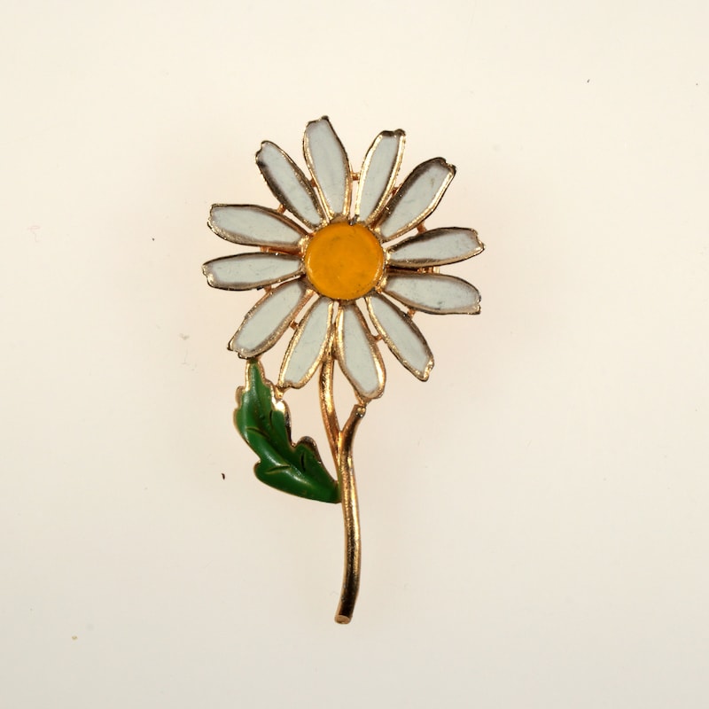 Vintage Daisy Brooch Pin - Etsy