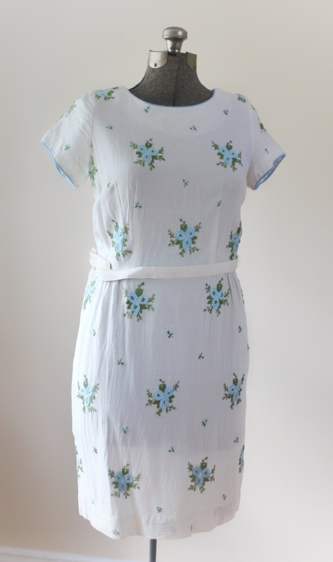Vintage Embroidered Blue Floral Pattern Leaves Elegant Classy Dress ...
