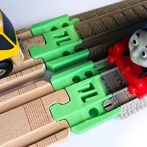 Trainlab Thomas Wood 2018 to Trackmaster (brown 2009) Train Track ...