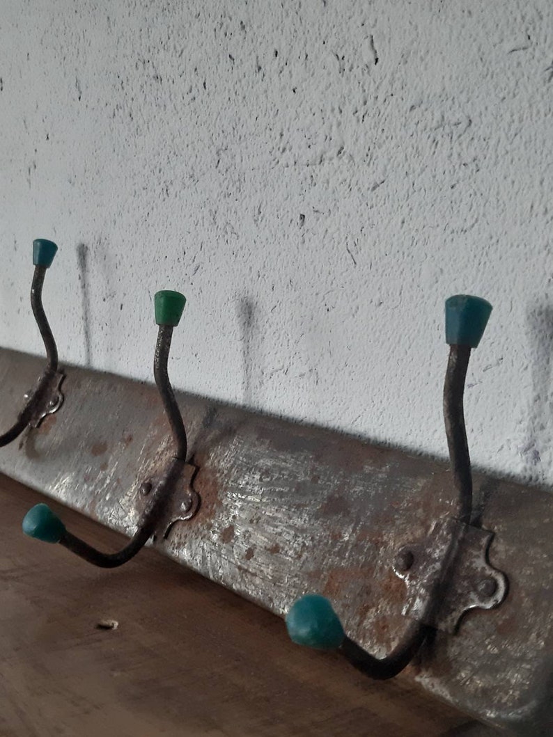 Vintage Rusty Wall Hanger Old Rusty Metal Hanger Metal Hanger Rusty ...