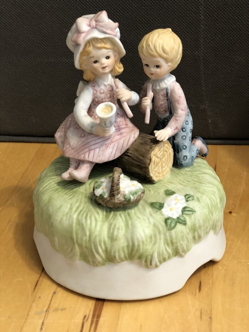 Vintage LEFTON Hand Painted Ceramic Music Box Boy and Girl #00328 - Etsy