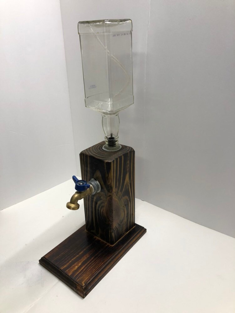 Single bottle dispenser