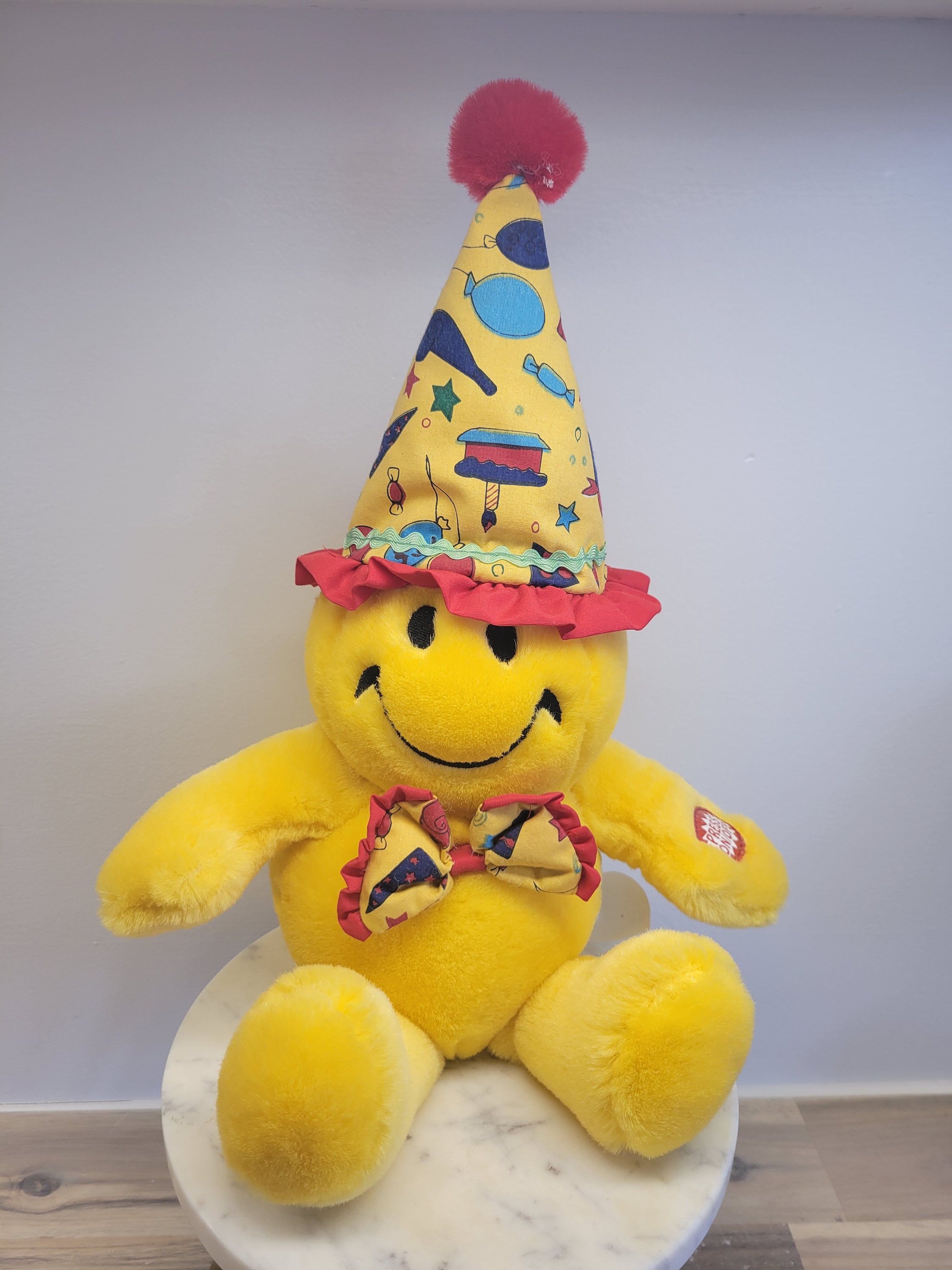 Vintage 1990s Dan Dee Sunshine Yellow Battery Operated Happy Face ...