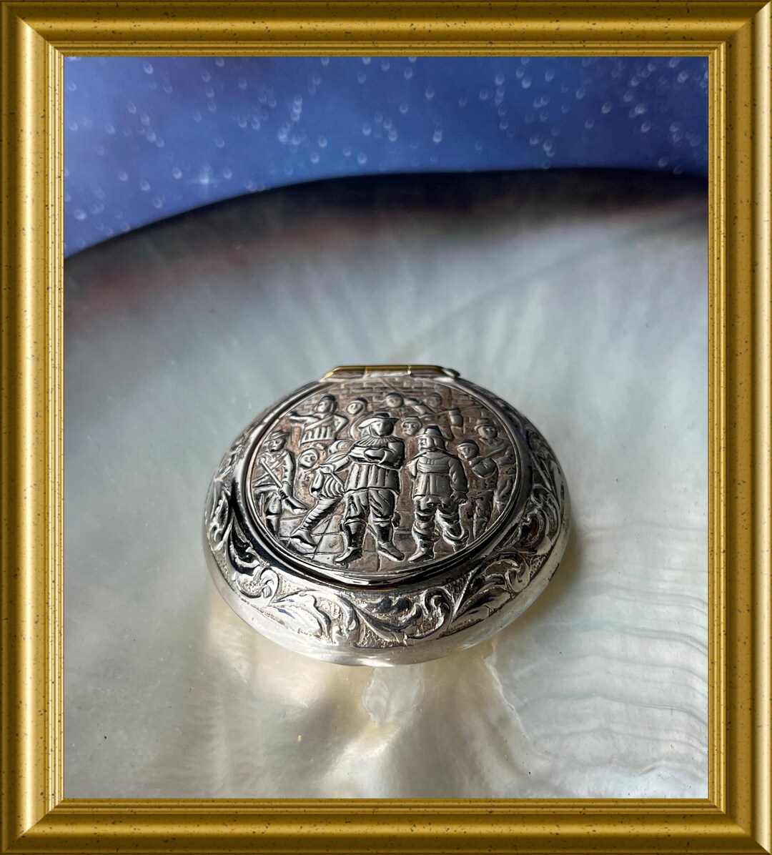 Lovely Old Pill Box Featuring Rembrandt’s the Night Watch - Etsy