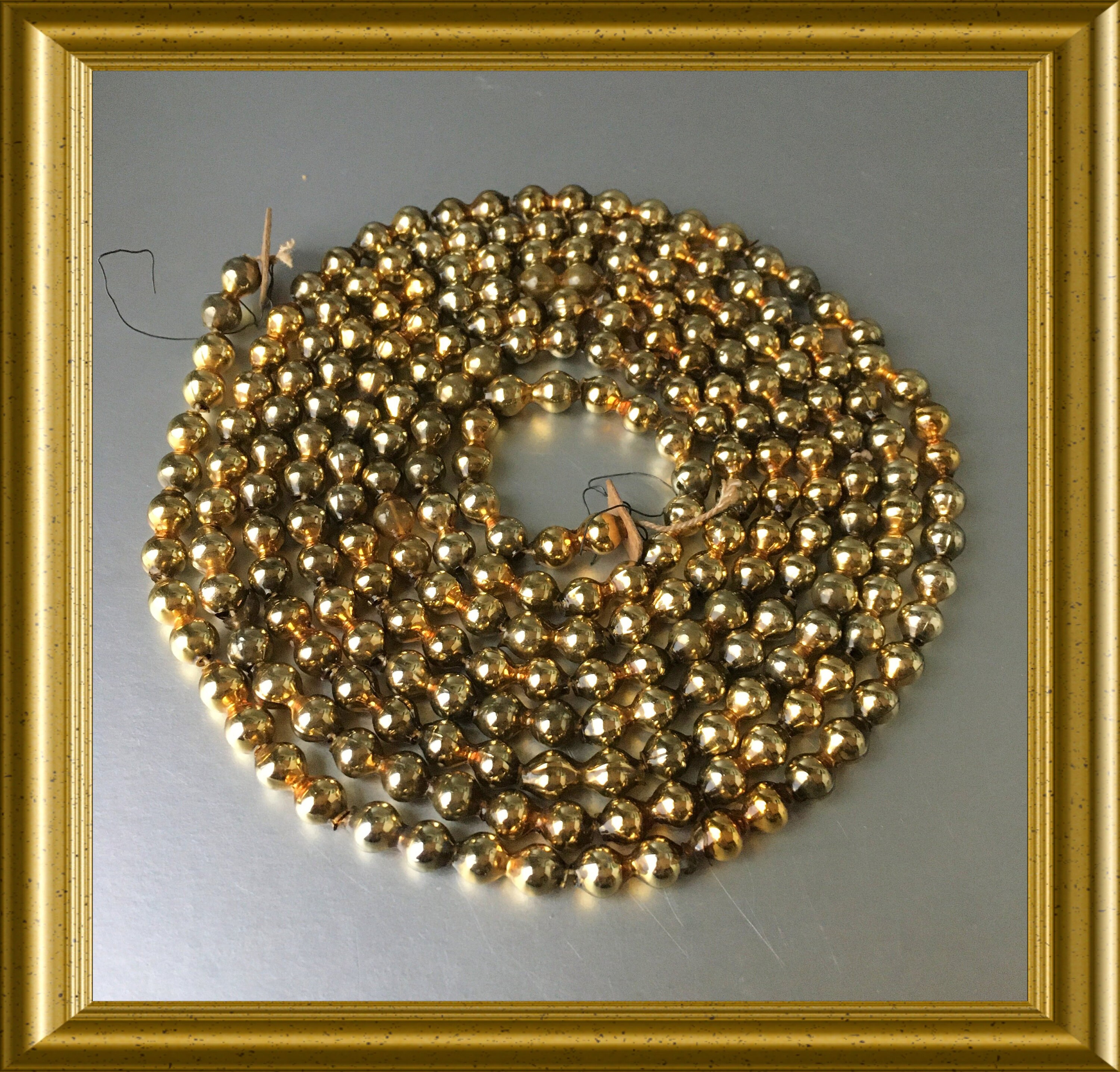 Antique gold beaded glass christmas tree garland, 170 cm.